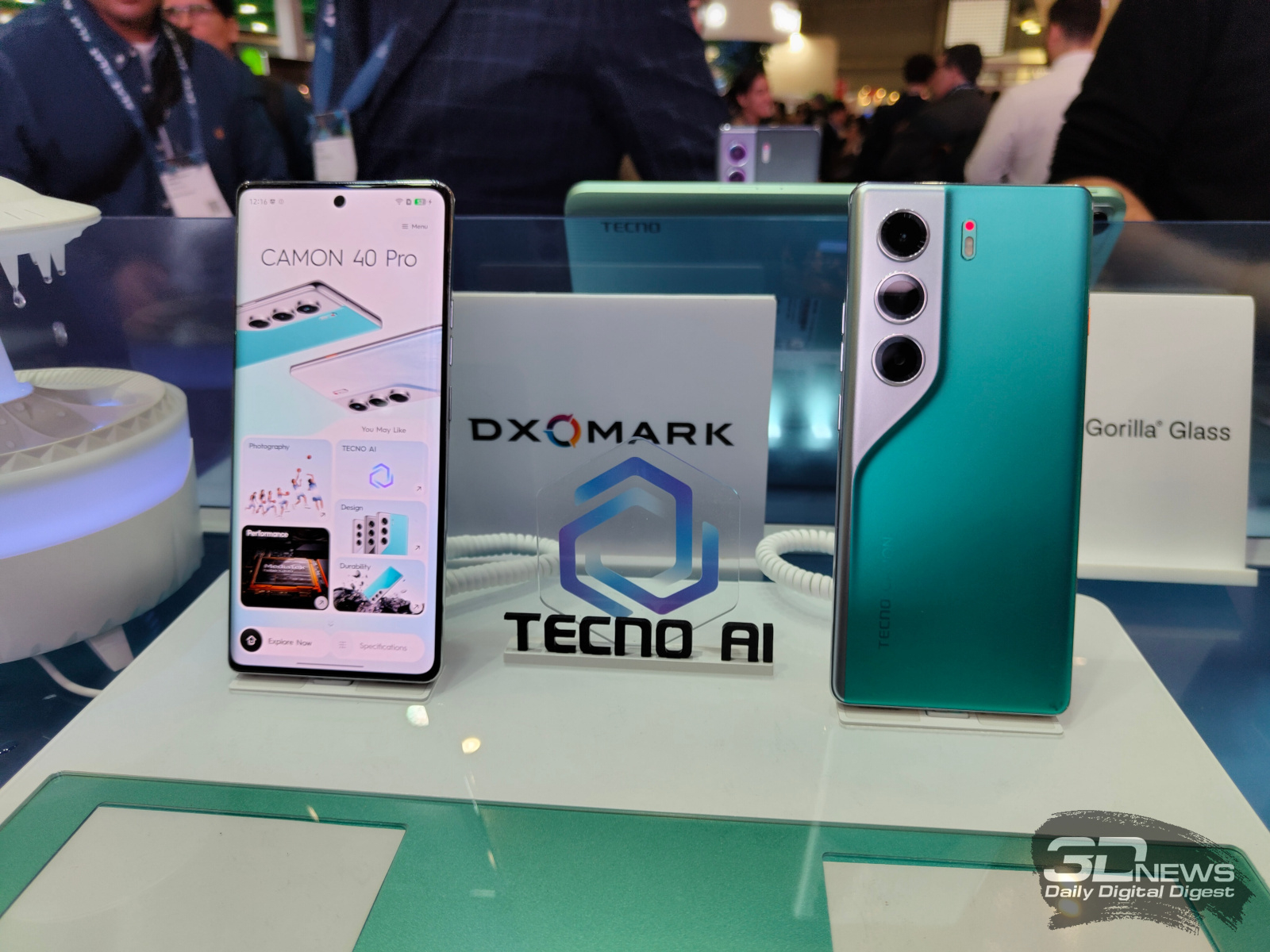 Tecno показала смартфон Camon 40, россыпь ноутбуков, умные часы Watch ...