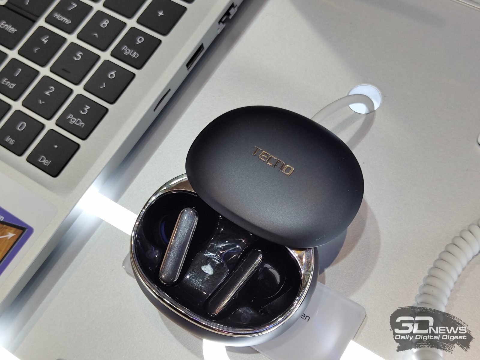 Tecno показала смартфон Camon 40, россыпь ноутбуков, умные часы Watch ...